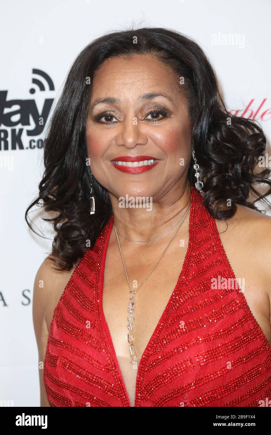 11th Annual Lady in Red Diamond Rose Awards presented by the ...