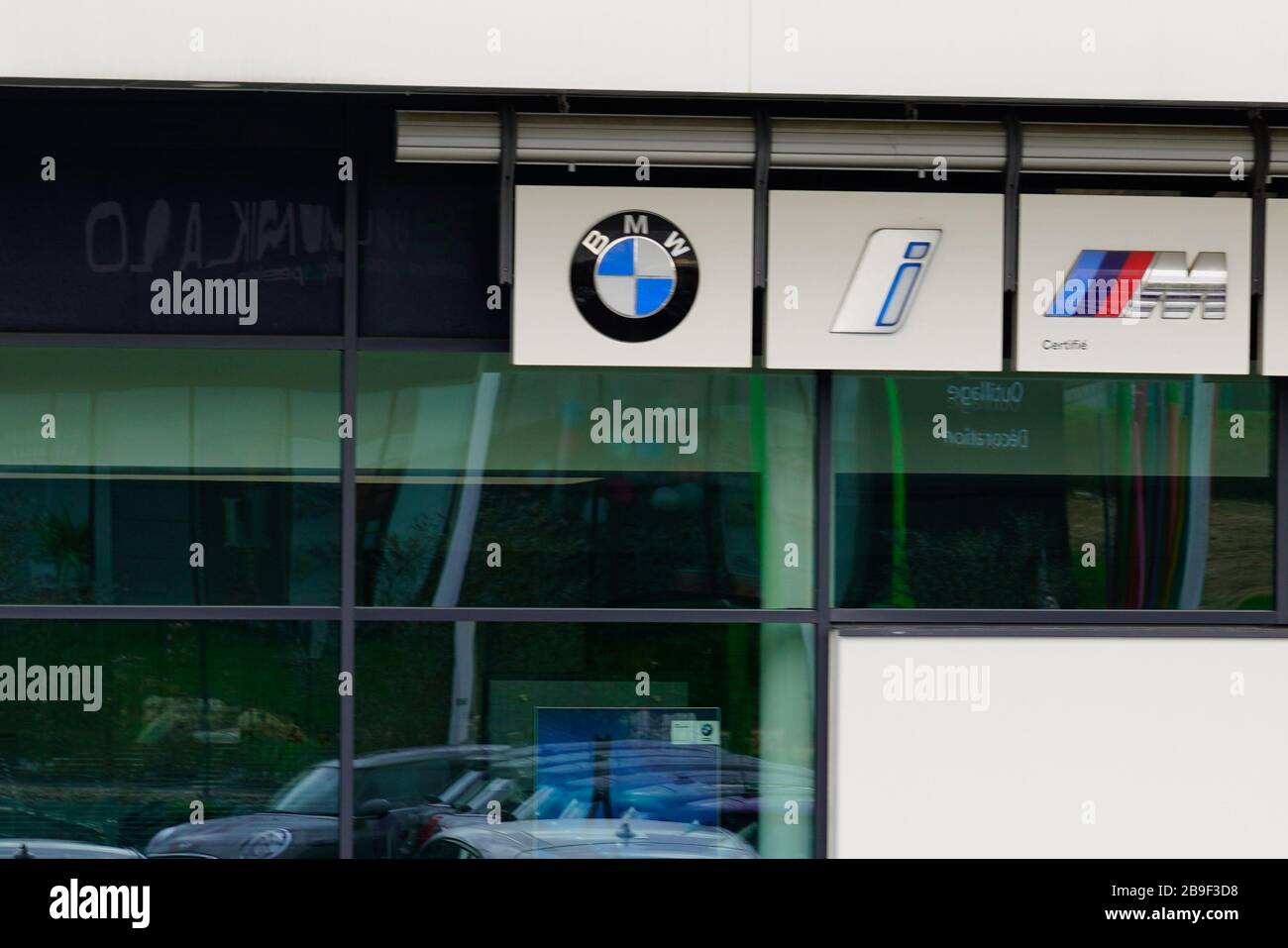 Bmw i8 front hi-res stock photography and images - Alamy