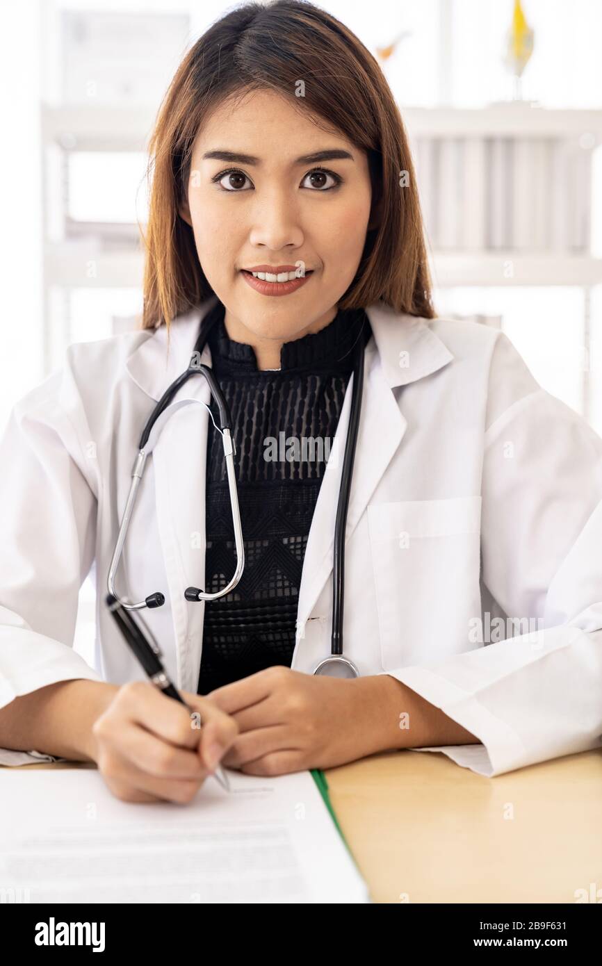 Examination table no people hi-res stock photography and images - Alamy