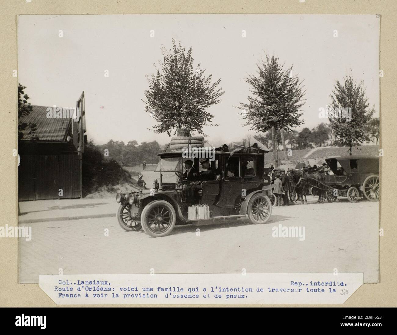 Route d'Orleans: Here are a family who intended to cross the whole of ...