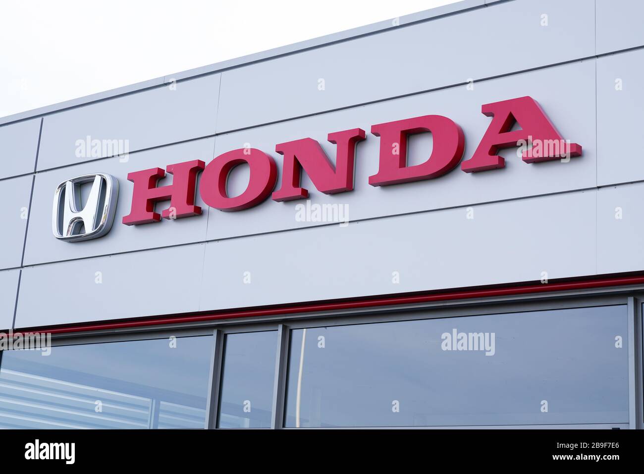 Honda logo sign white hi-res stock photography and images - Alamy