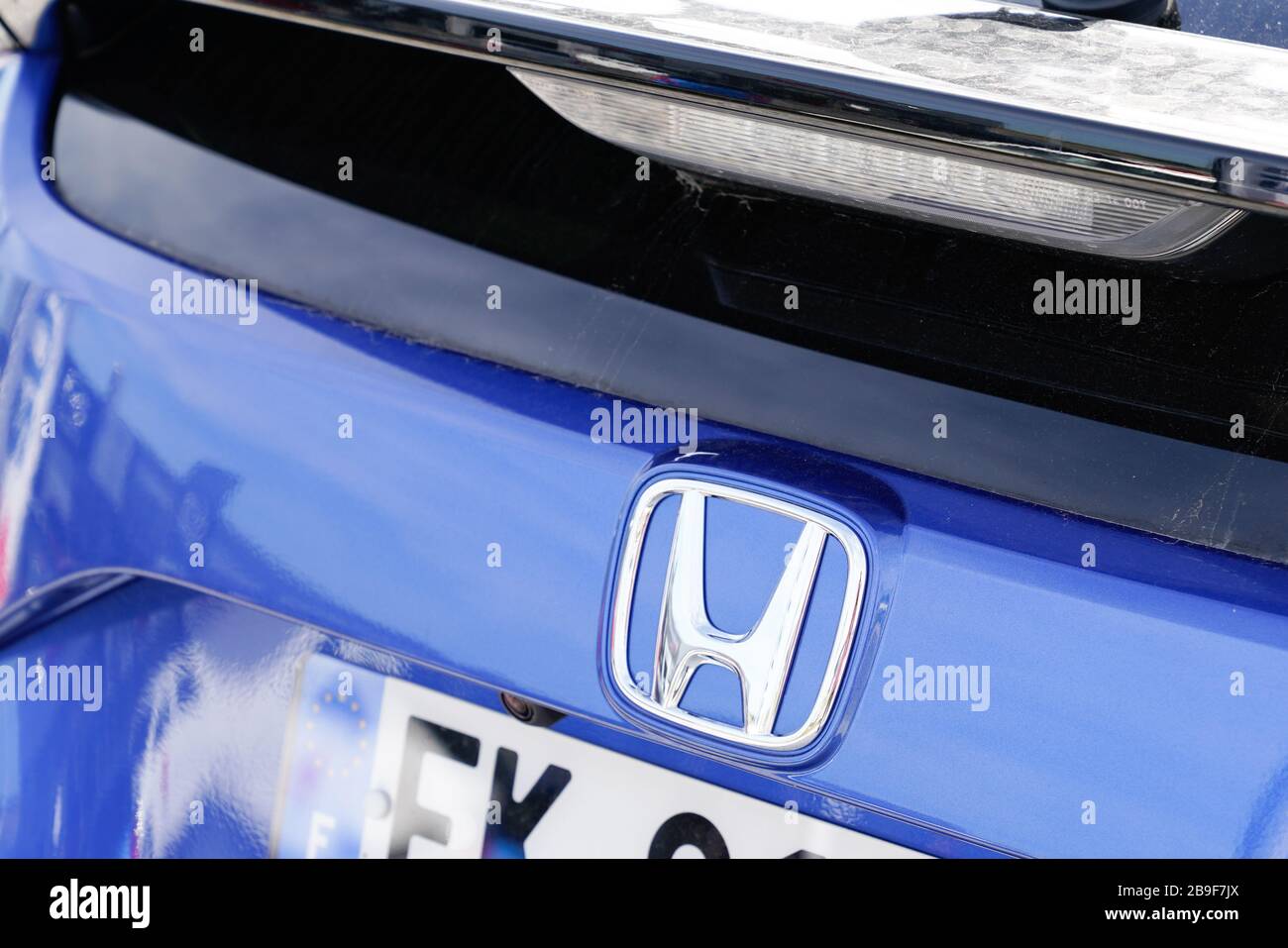 Honda logotype hi-res stock photography and images - Alamy