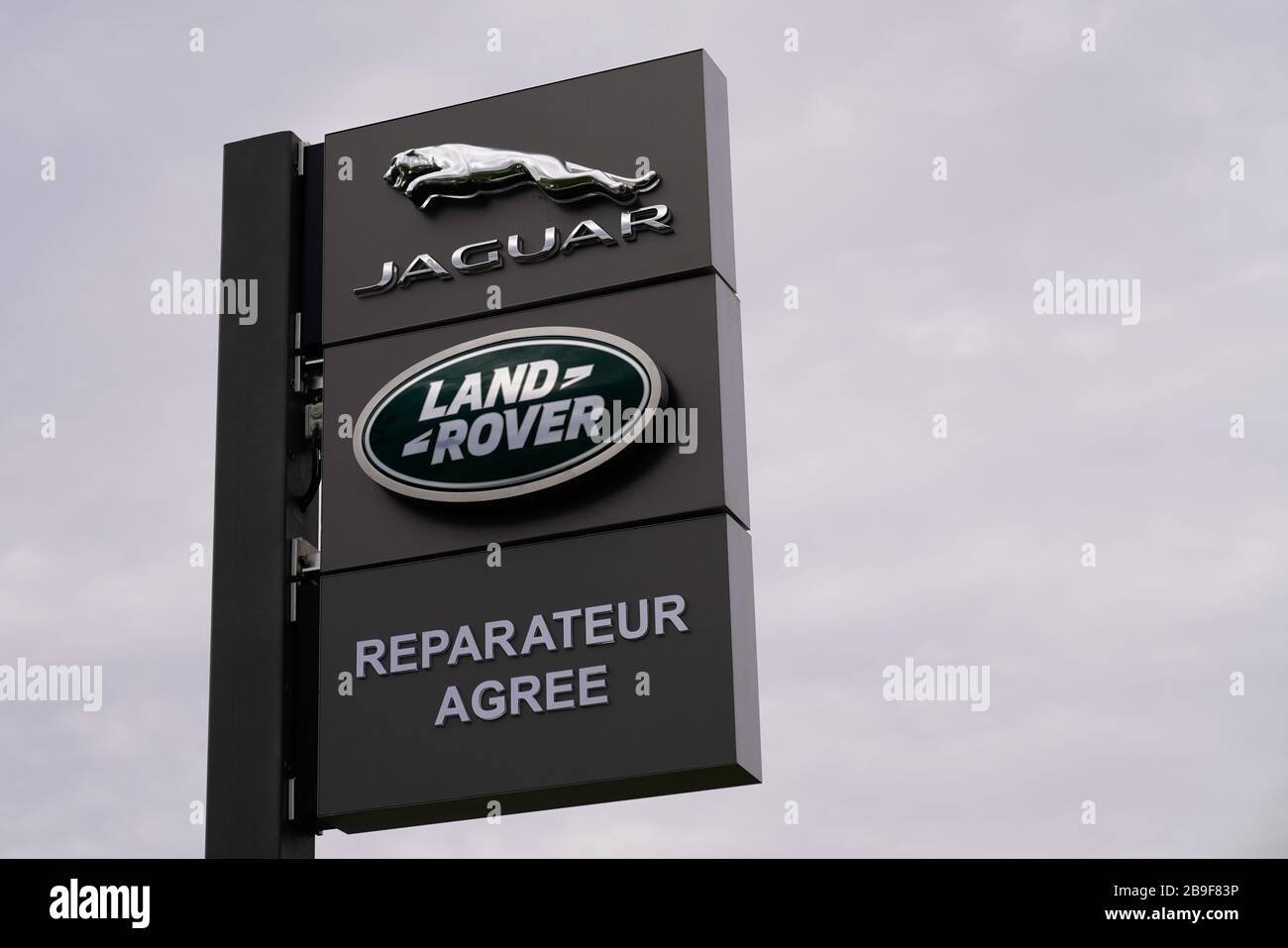 Bordeaux , Aquitaine / France - 10 30 2019 : Jaguar land Rover sign ...