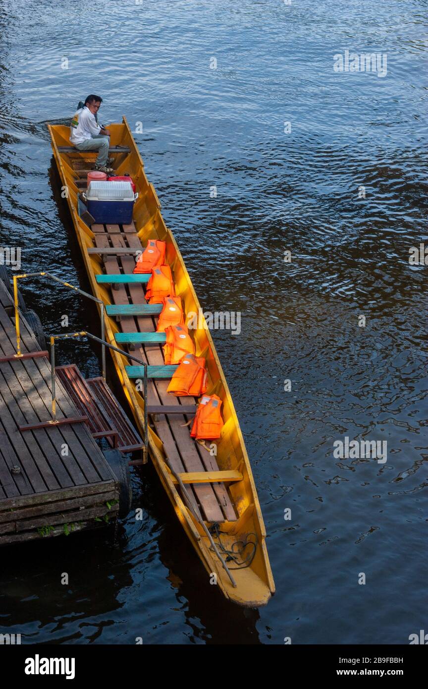 Arrow boat hi-res stock photography and images - Alamy