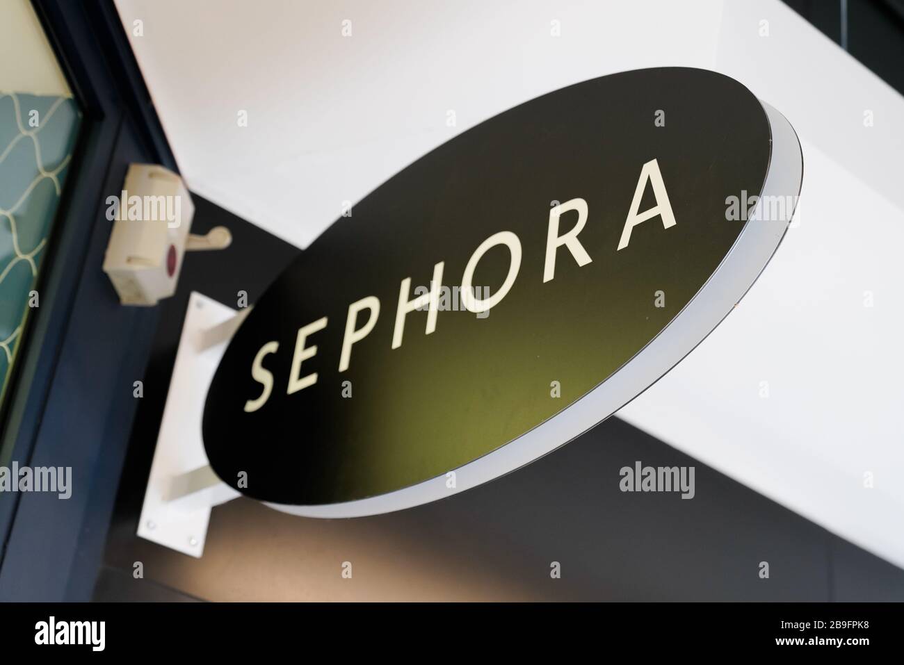 Sephora logo hi-res stock photography and images - Alamy