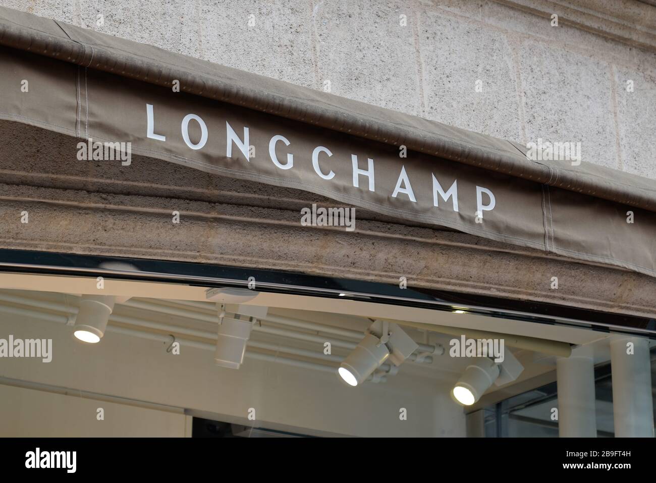 Longchamp logo hi-res stock photography and images - Alamy
