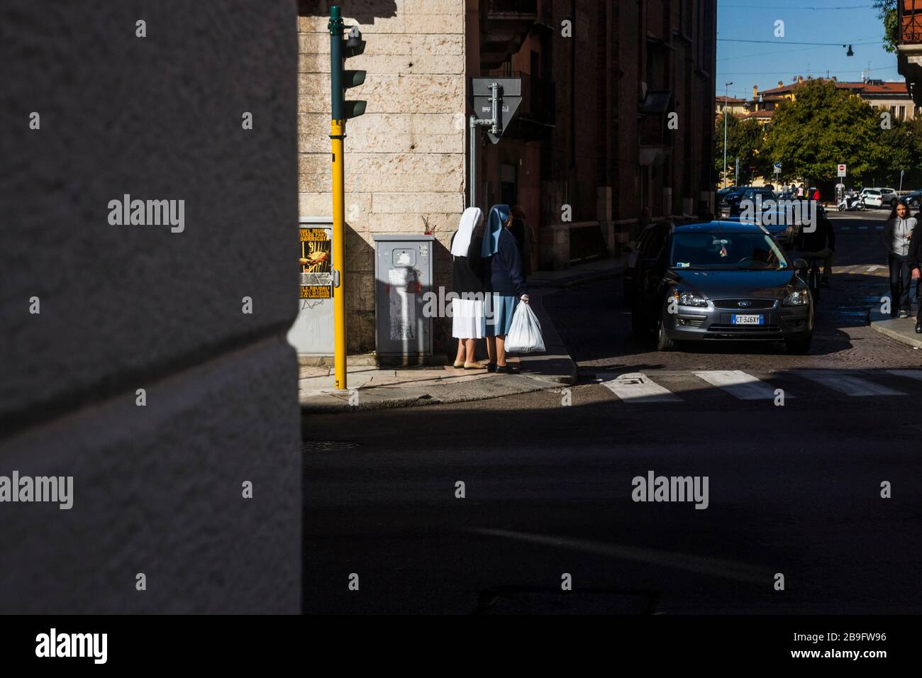 Nuns crossing road hi-res stock photography and images - Alamy