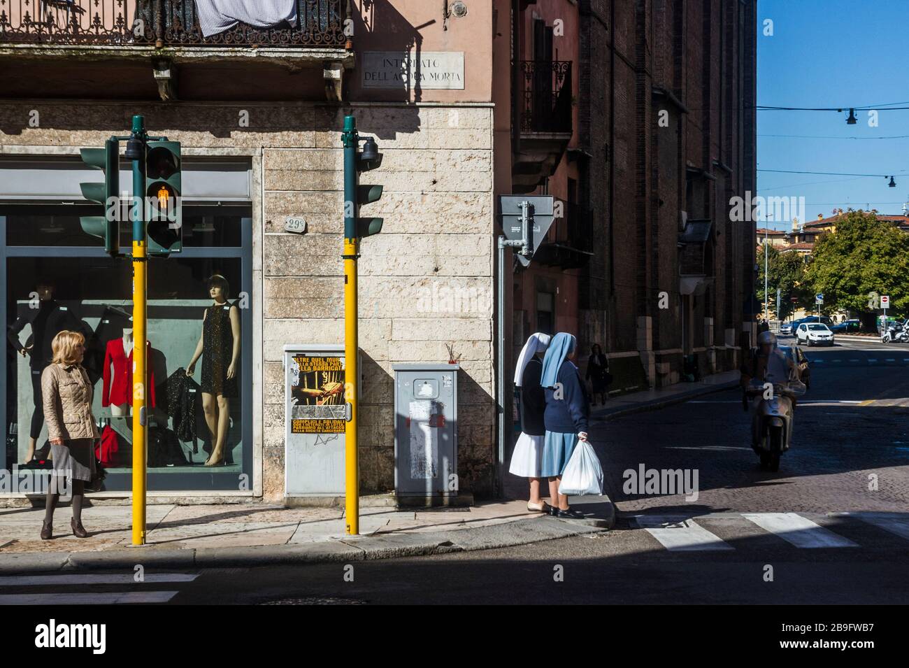 Nuns crossing road hi-res stock photography and images - Alamy