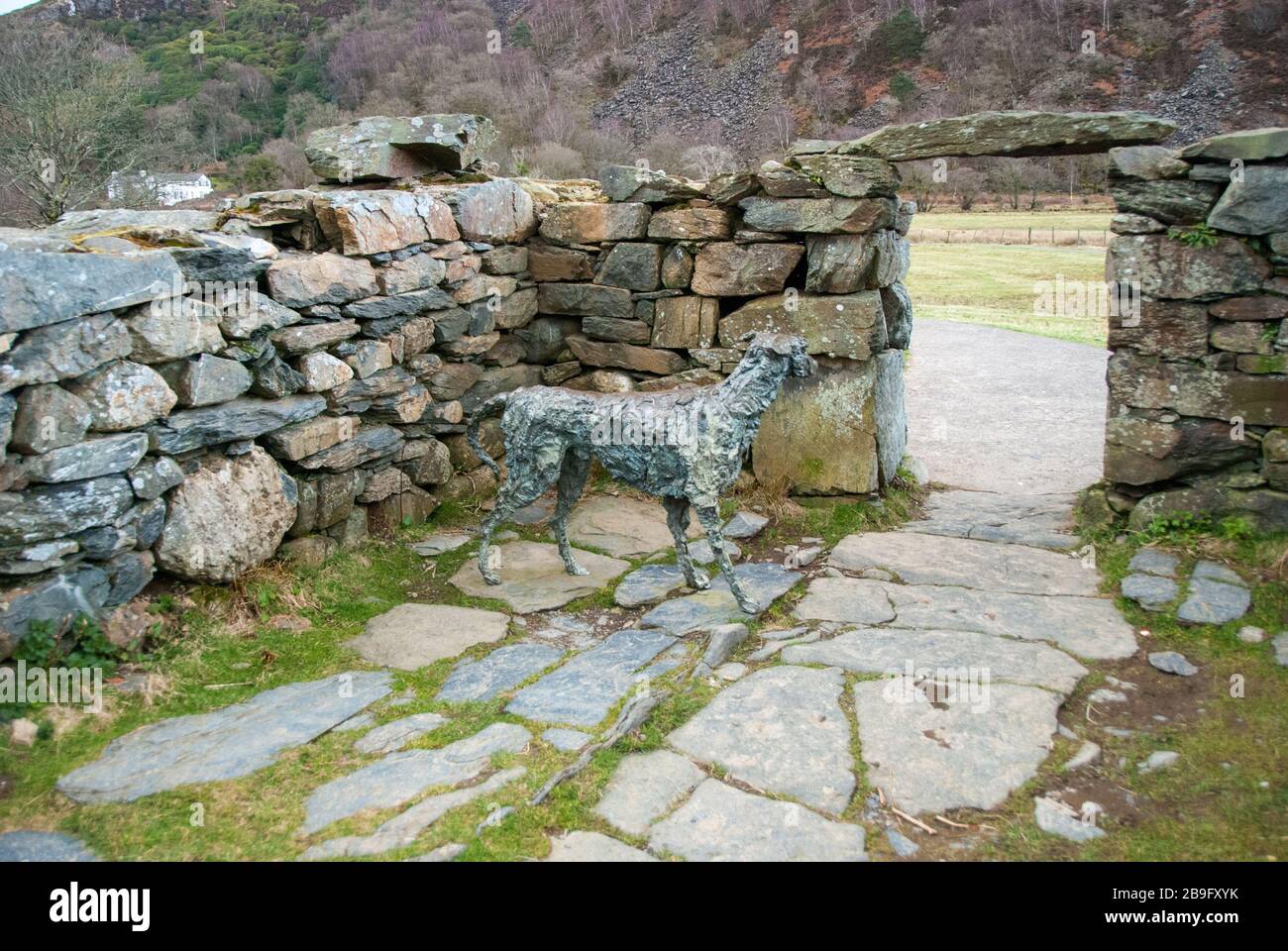 Gelert statue beddgelert snowdonia north hi-res stock photography and ...