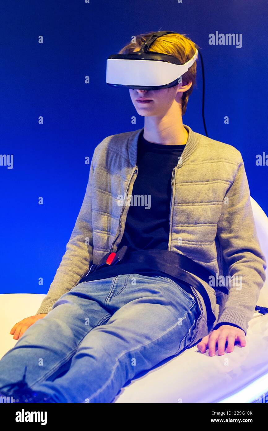 3d virtual world hi-res stock photography and images - Alamy