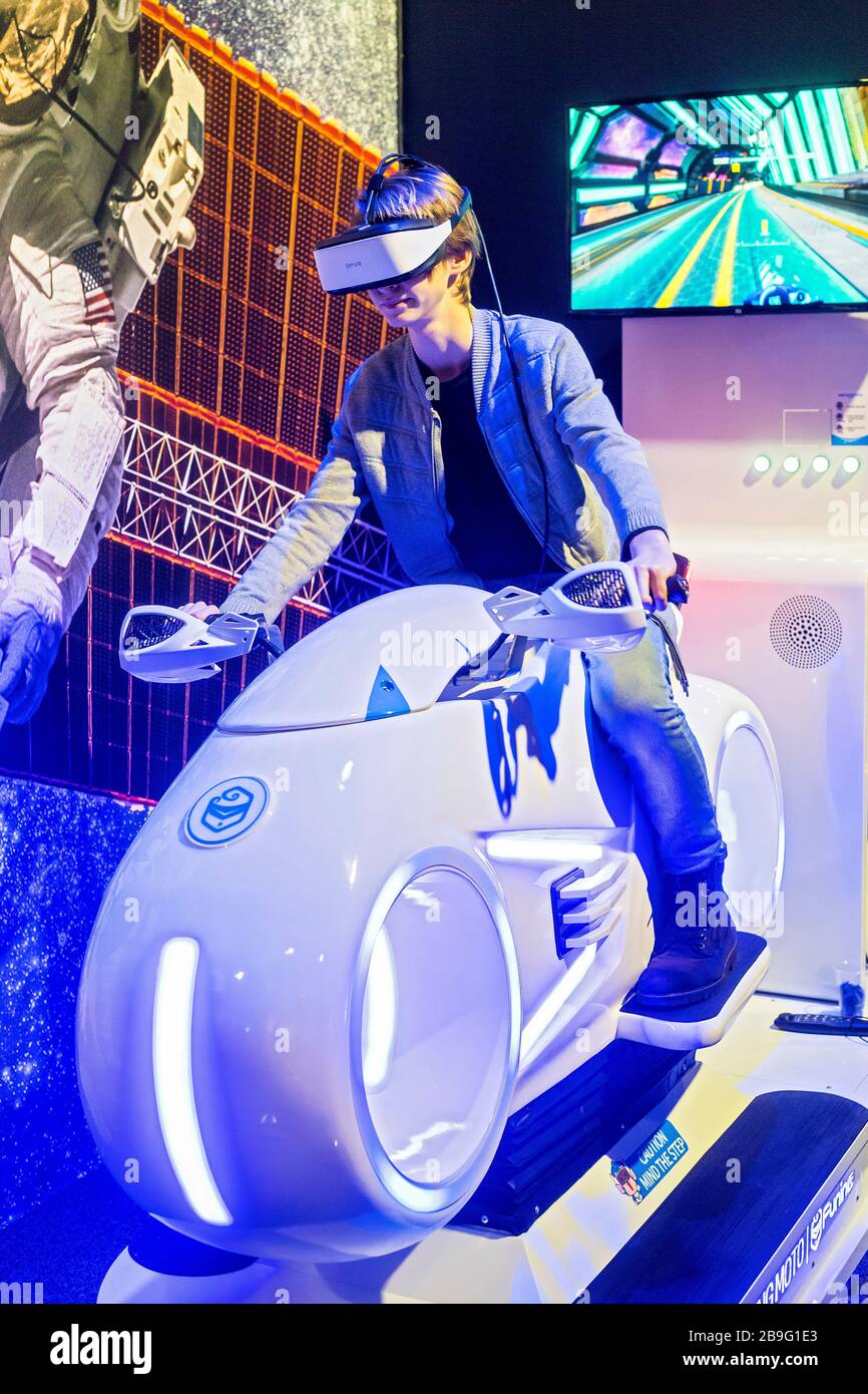 3d virtual world hi-res stock photography and images - Alamy