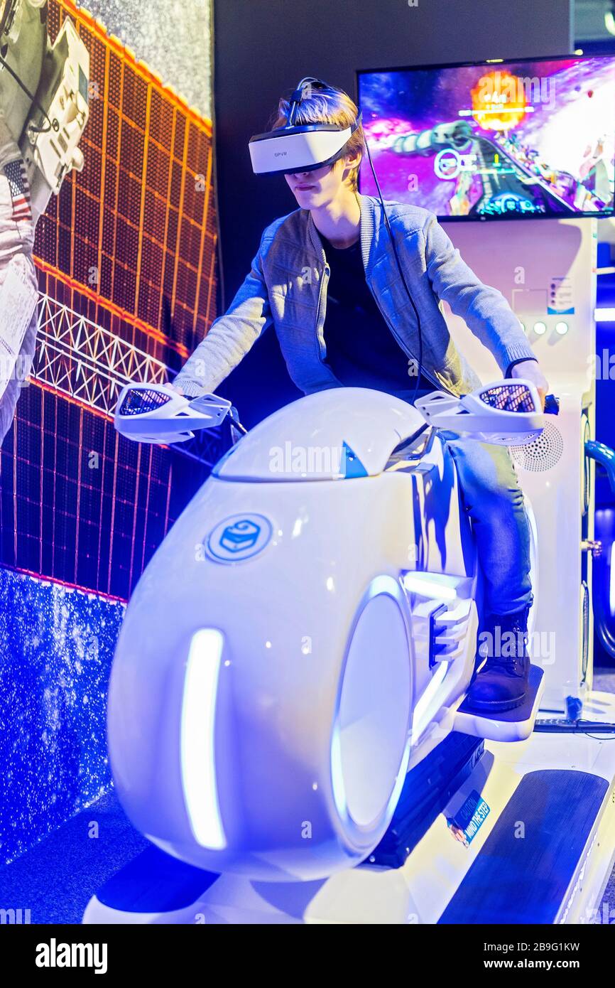 3d virtual world hi-res stock photography and images - Alamy