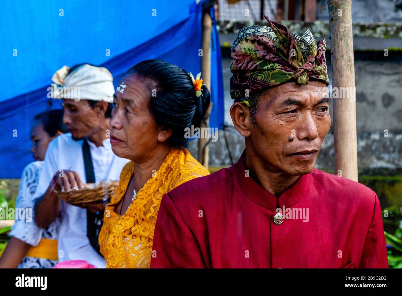 A Group Of Balinese Hindu People In Traditional Costume During A Local ...