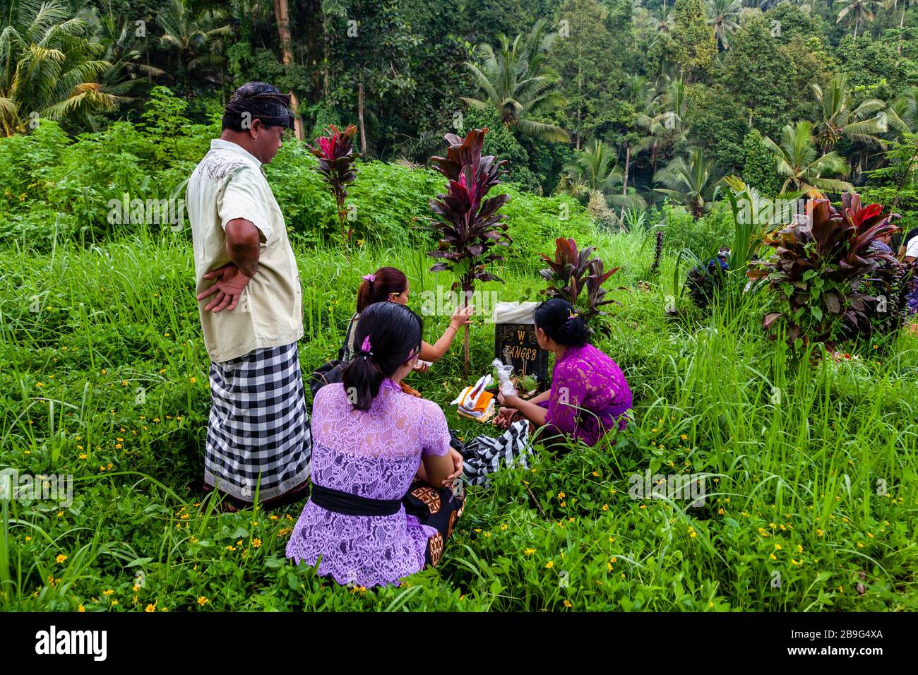 Balinese People Visit Their Family’s Graves During A Local Holiday ...