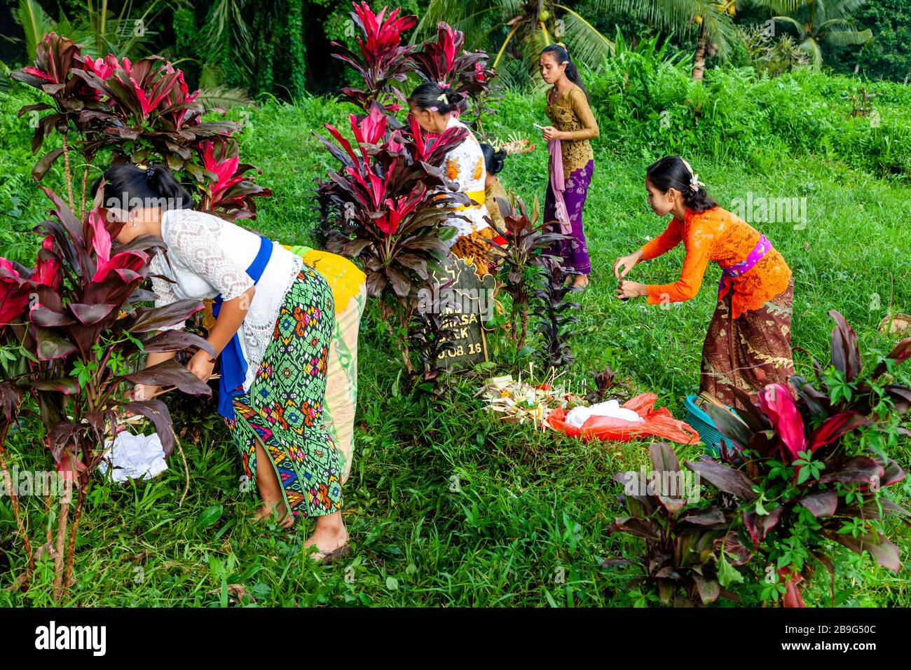 Balinese People Visit Their Family’s Graves During A Local Holiday ...