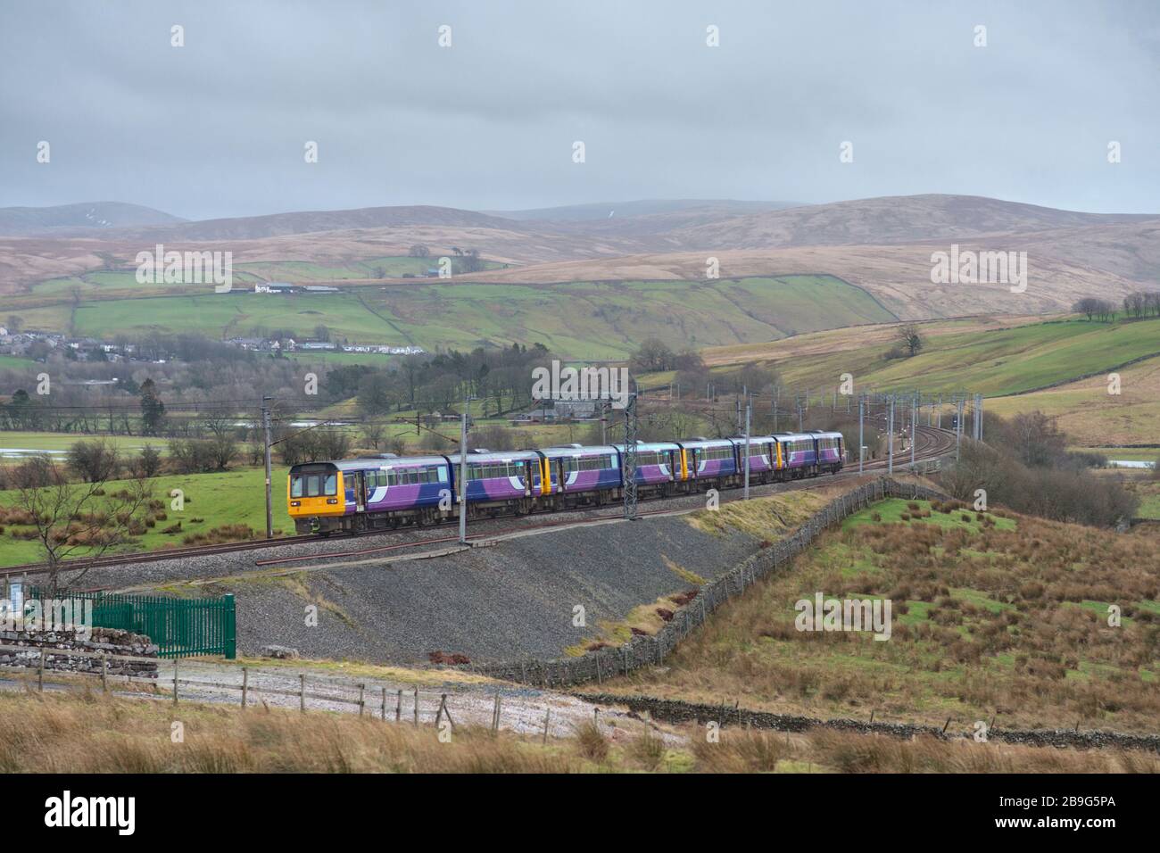 Mainline bus hi-res stock photography and images - Alamy