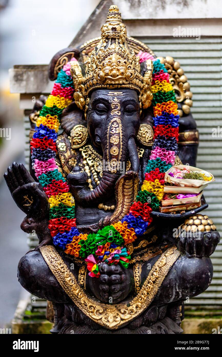 Asian elephant statue hi-res stock photography and images - Alamy
