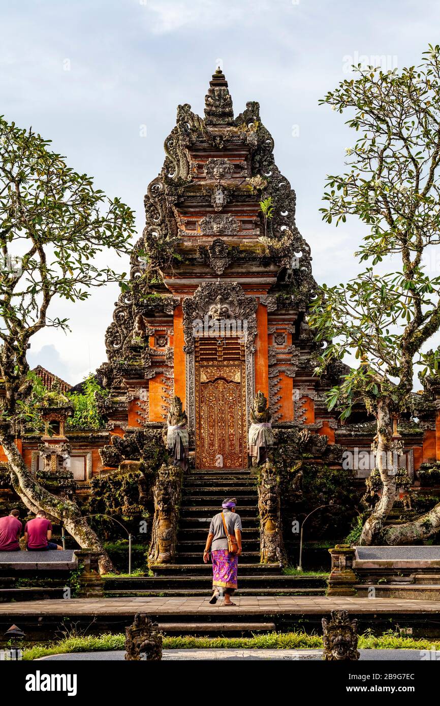 Saraswati temple ubud hi-res stock photography and images - Alamy