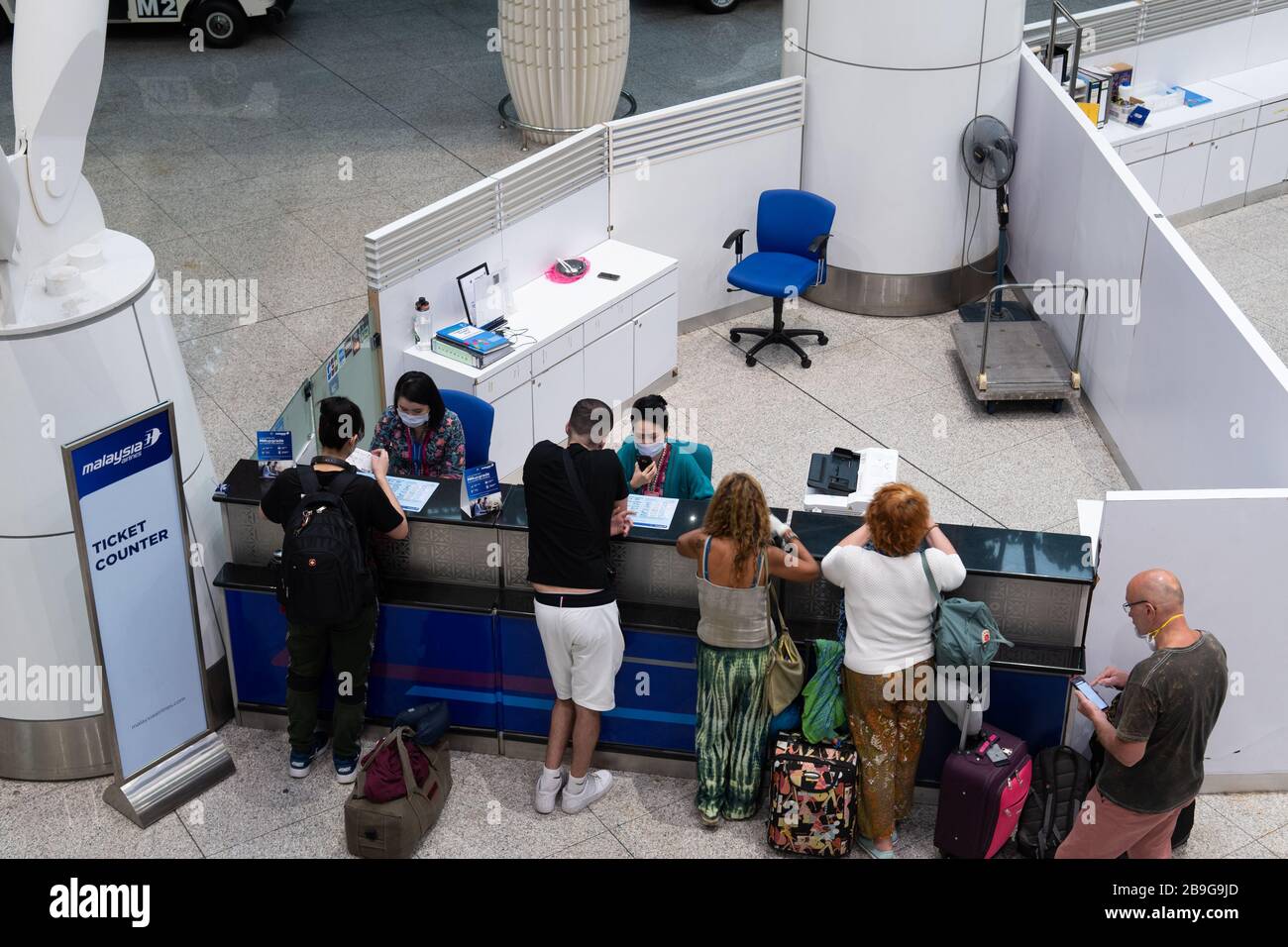 Airline Ticket Counter High Resolution Stock Photography and Images - Alamy