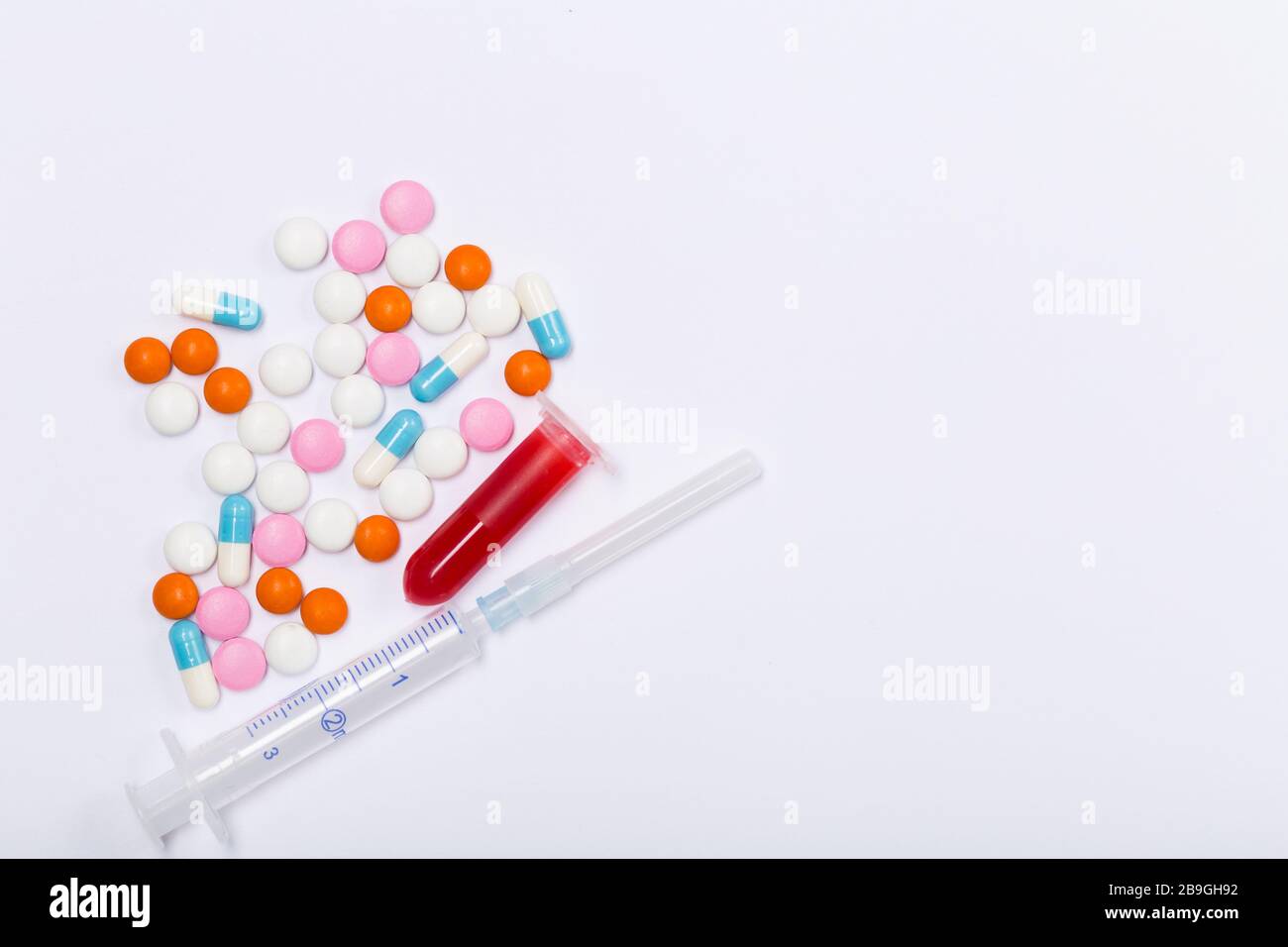 Blood test tube syringe hi-res stock photography and images - Alamy