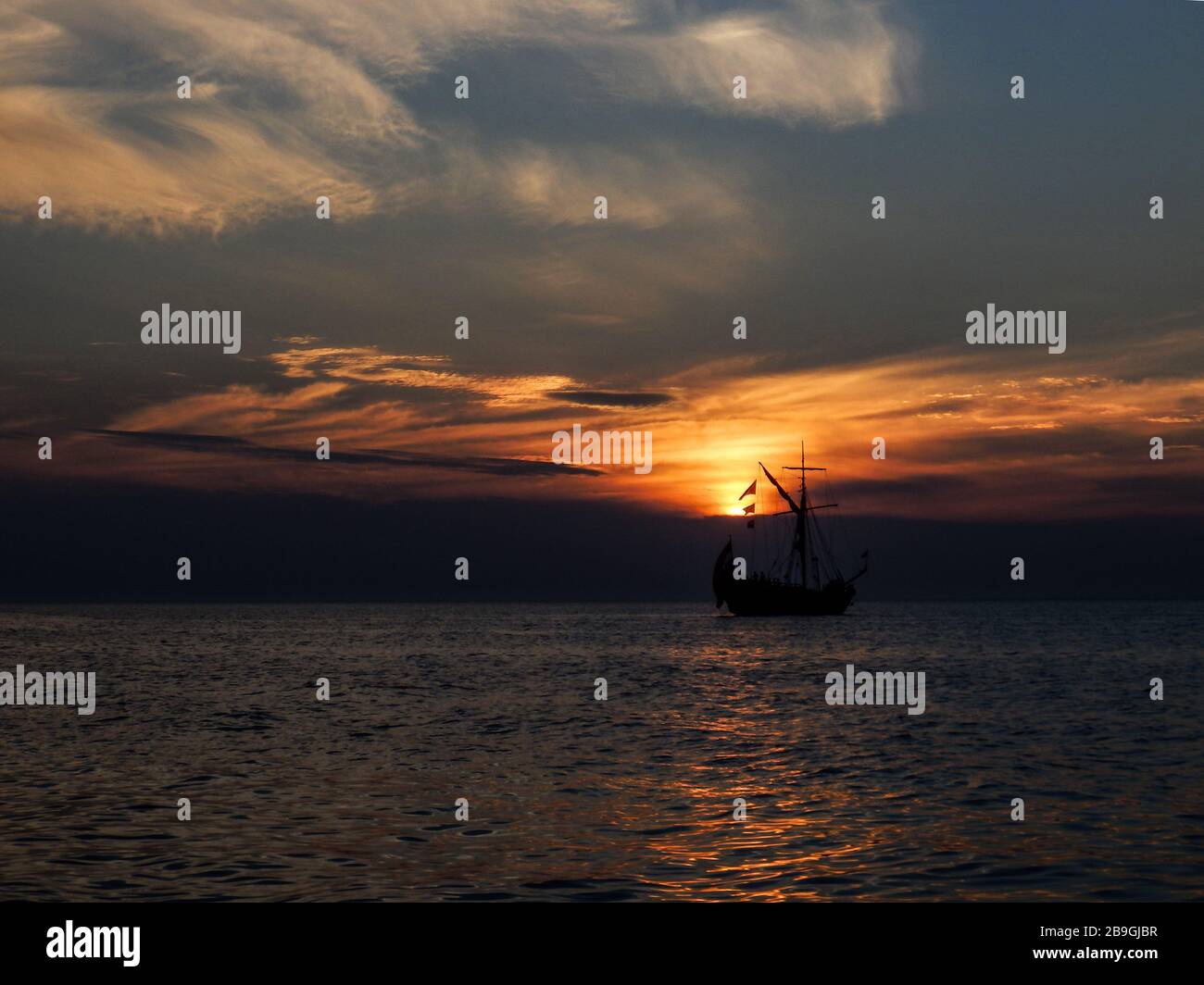 Saling boat hi-res stock photography and images - Alamy