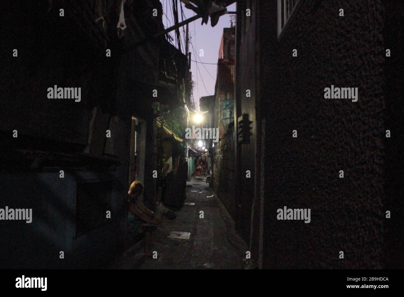 Manila, Philippines. 24th Mar, 2020. A small alleyway in Manila remains ...