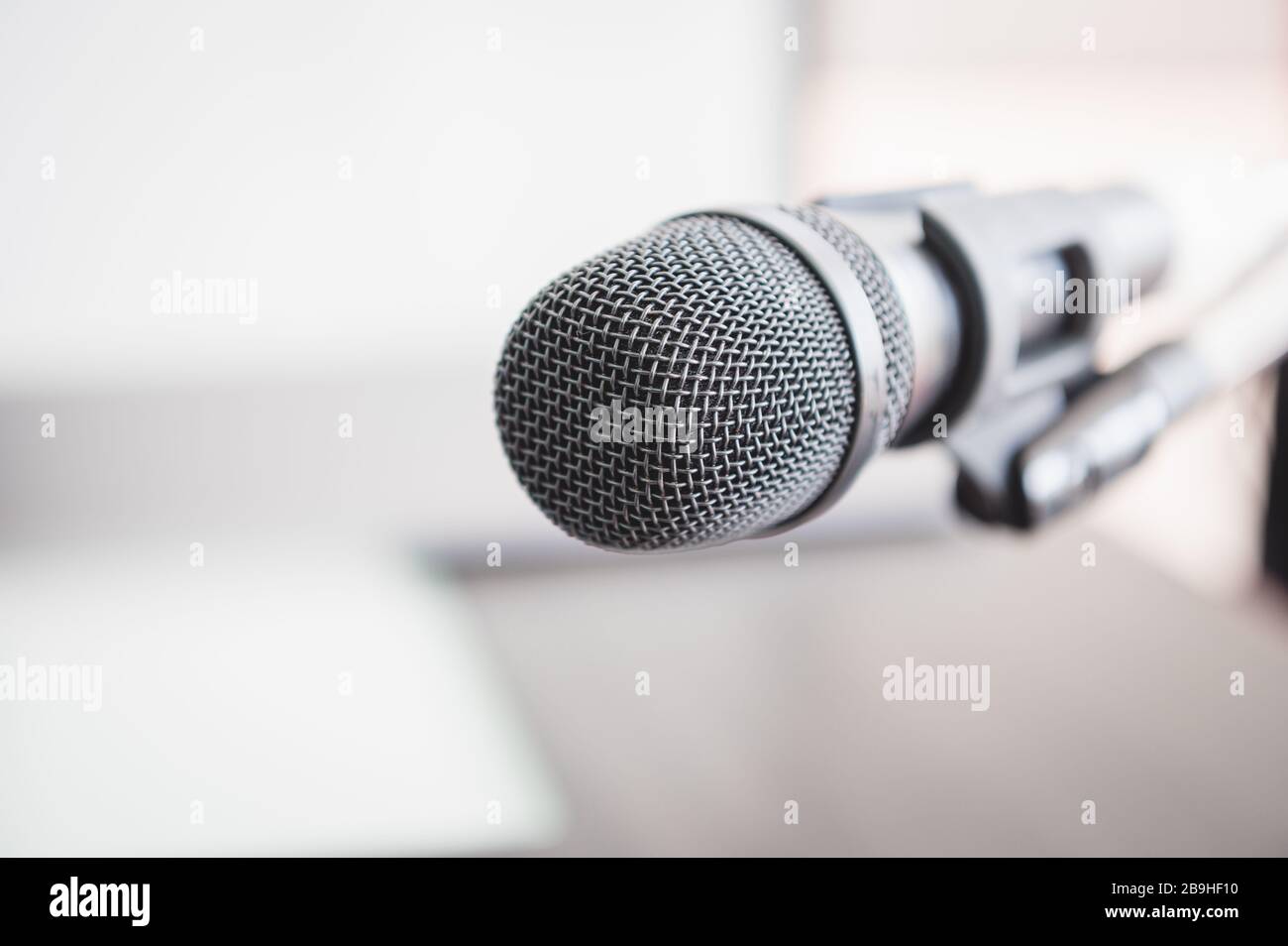 Wo mic hi-res stock photography and images - Alamy
