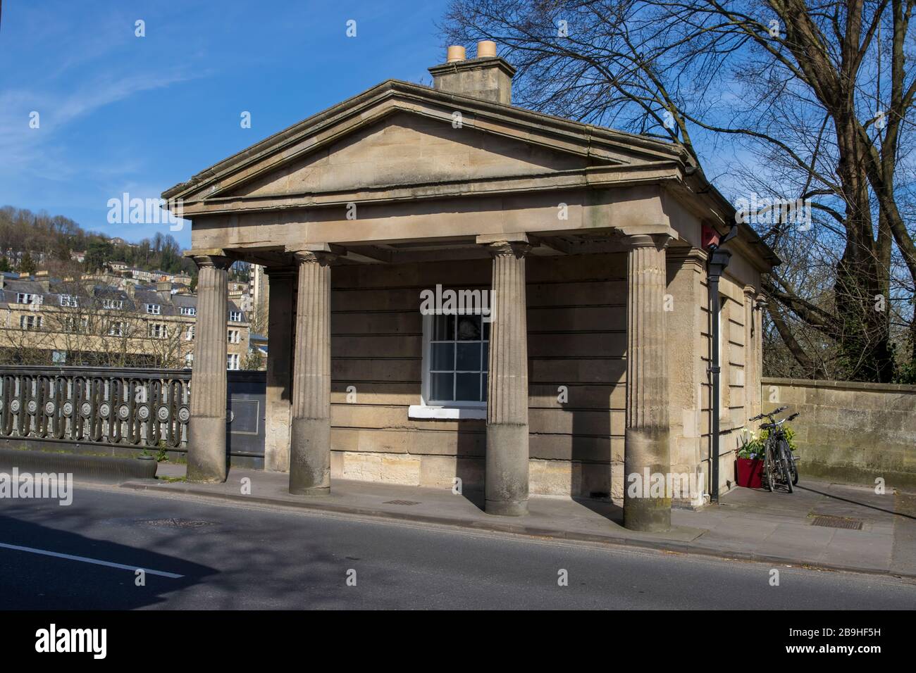Cleveland Bridge Lodge, The Old Toll House, Bath Stock Photo - Alamy