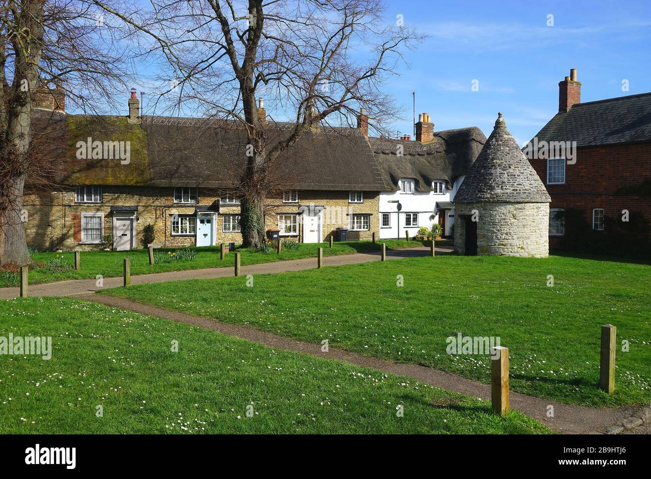 Village lock up england hi-res stock photography and images - Alamy