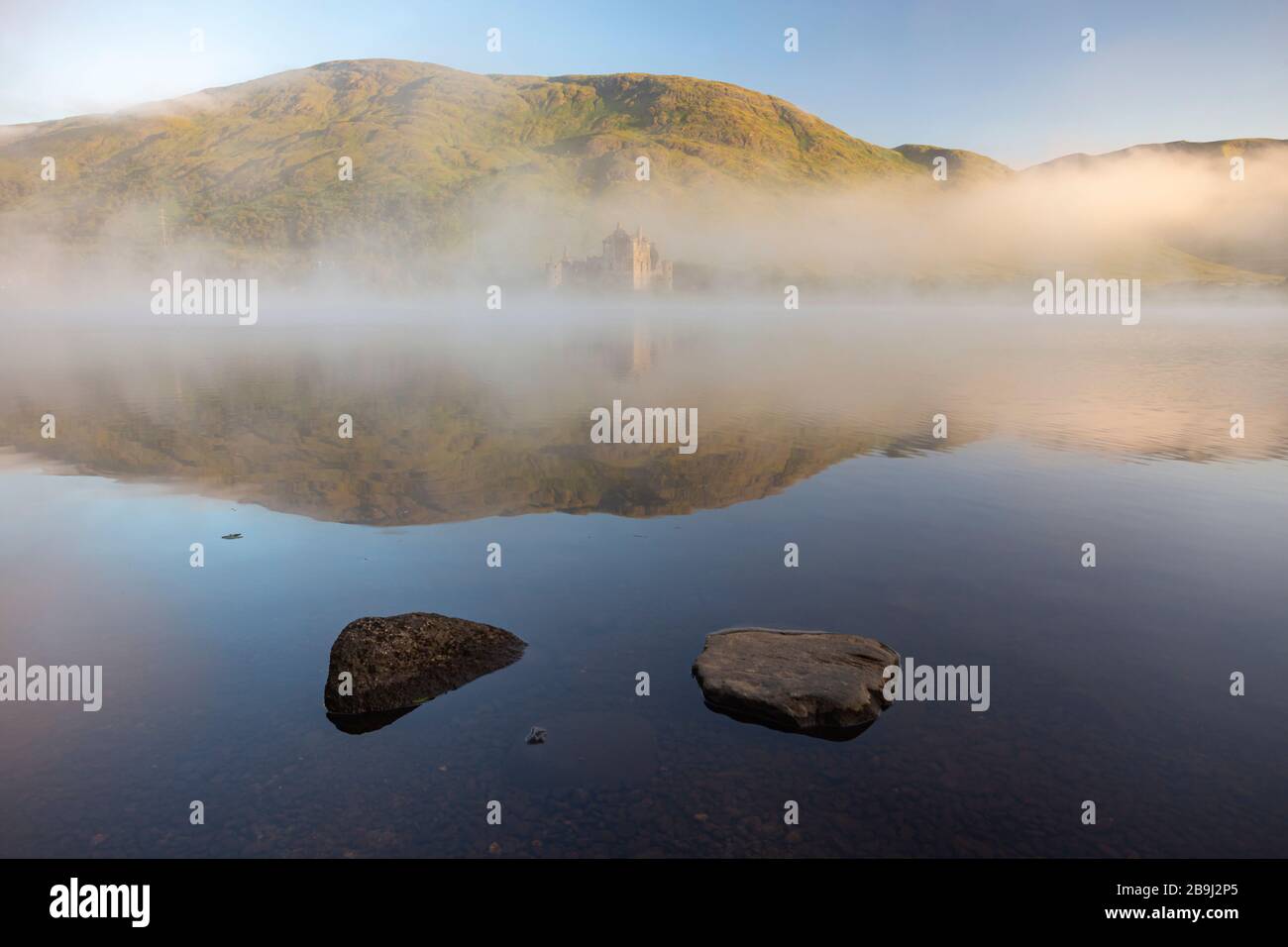 Kilchurn castle mist hi-res stock photography and images - Alamy