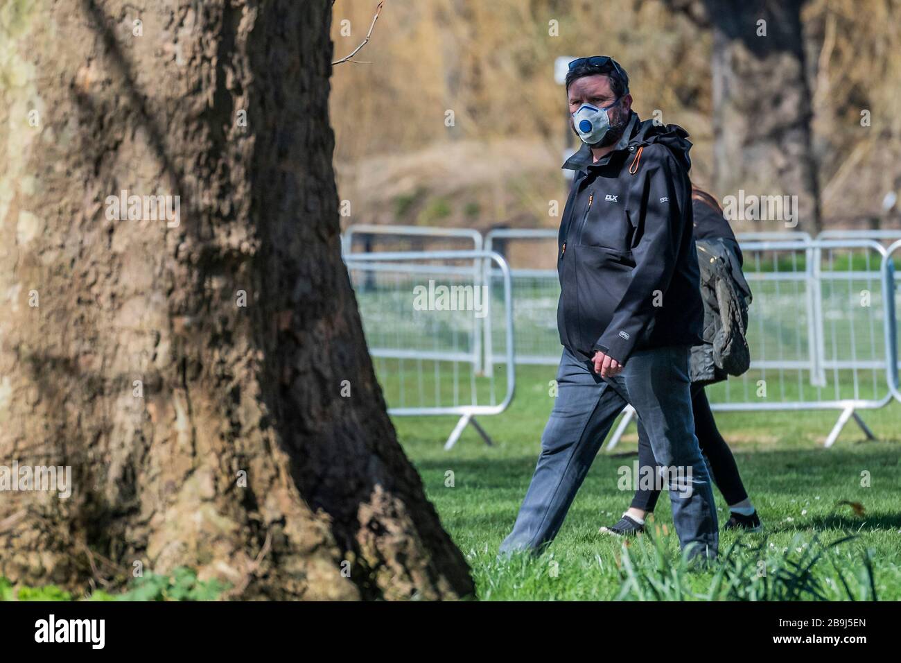 Clapham Common, London, UK. 24th Mar 2020. People get out on Clapham ...
