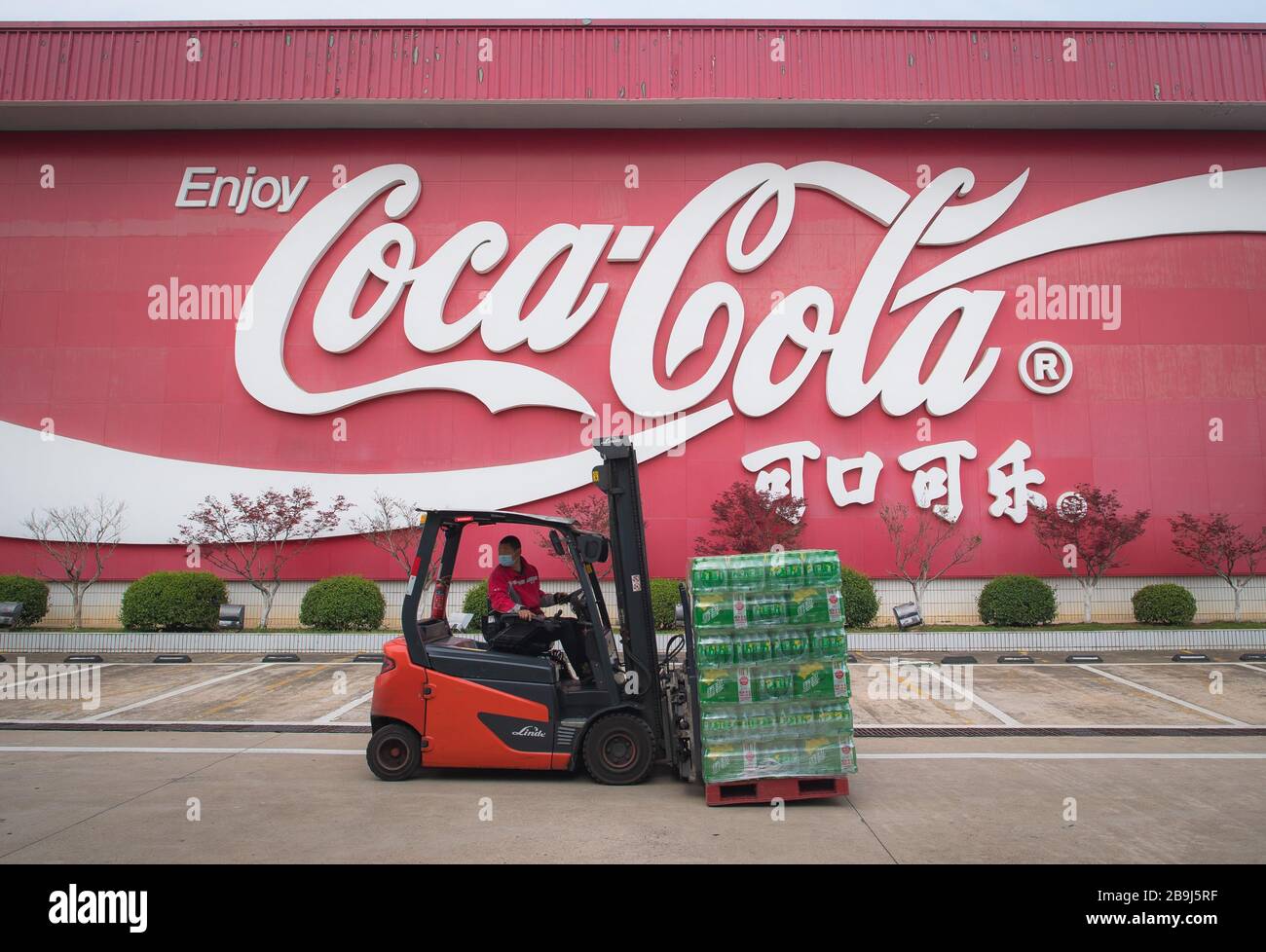Coca cola production hi-res stock photography and images - Alamy