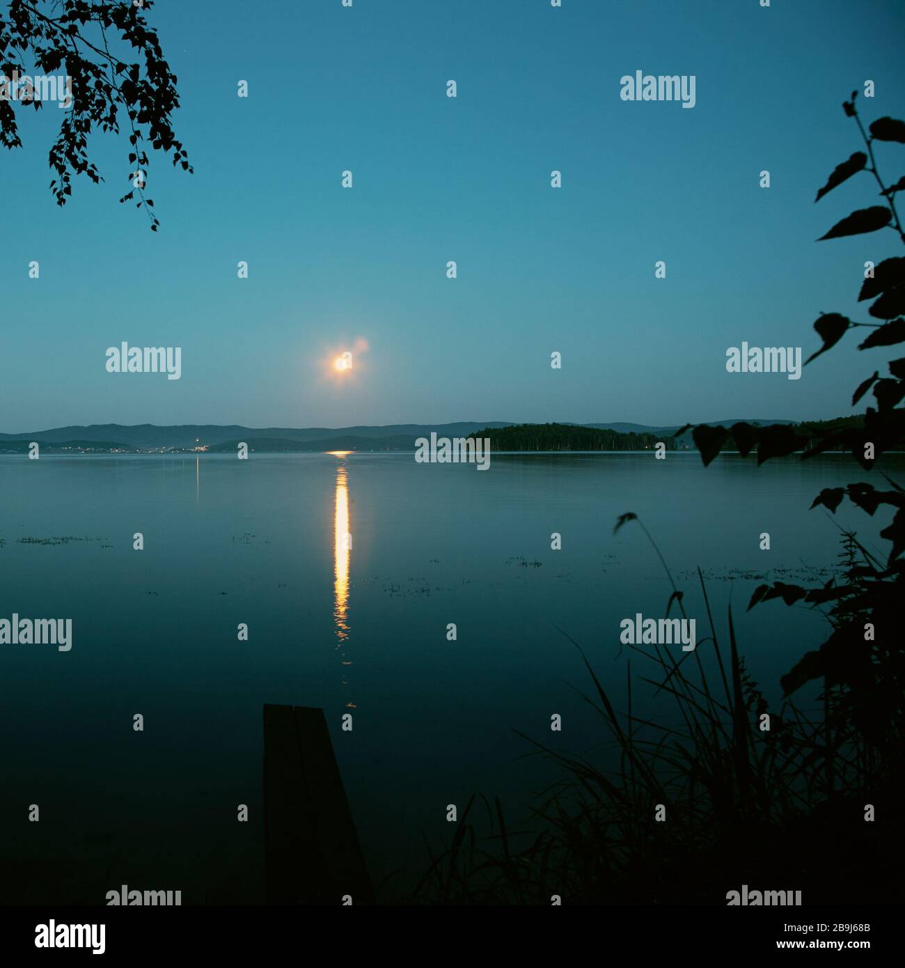 Full moonlight lake river hi-res stock photography and images - Alamy