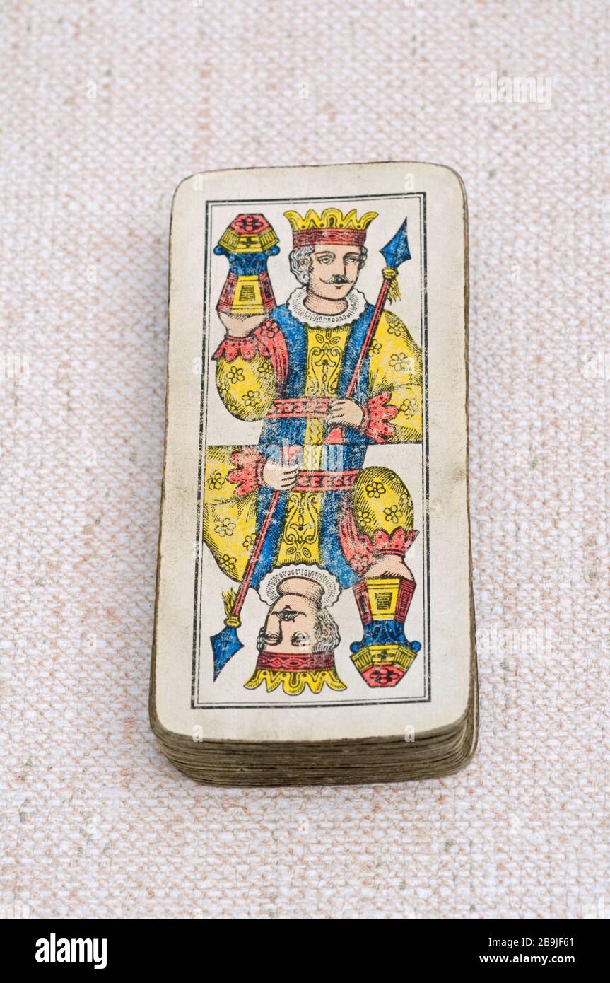 Italian playing cards hi-res stock photography and images - Alamy