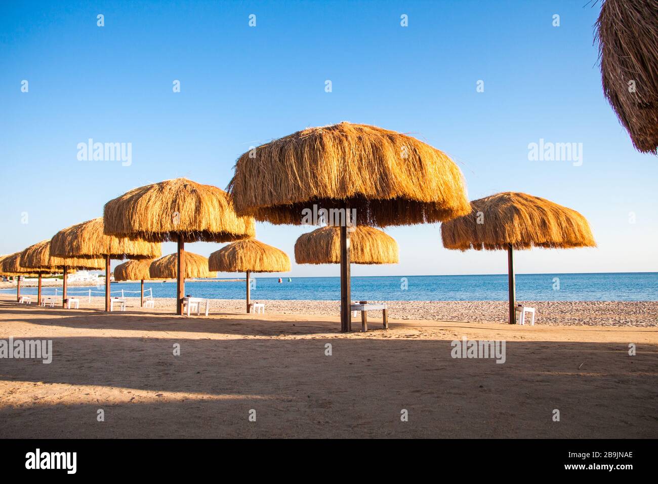 Straw parasols hi-res stock photography and images - Alamy