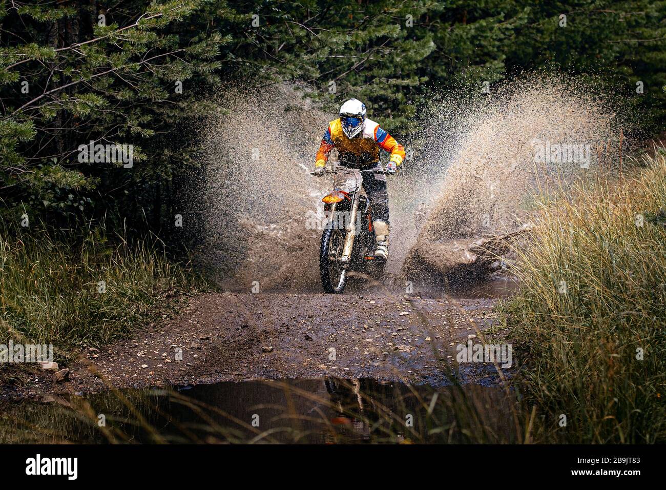 Bike riding in dirt hi-res stock photography and images - Alamy
