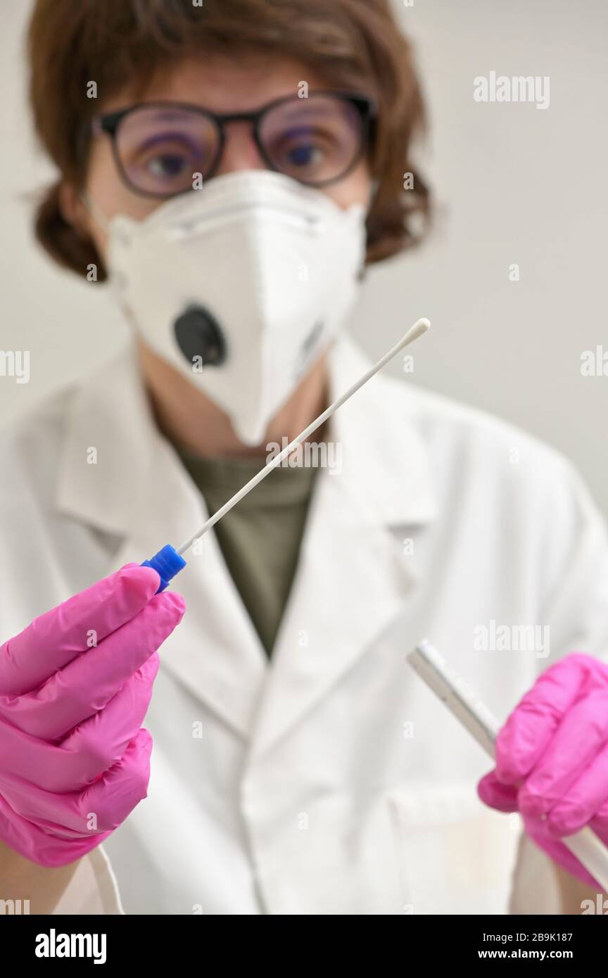 Doctor Collecting a nasopharyngeal nose and throat swab Stock Photo - Alamy