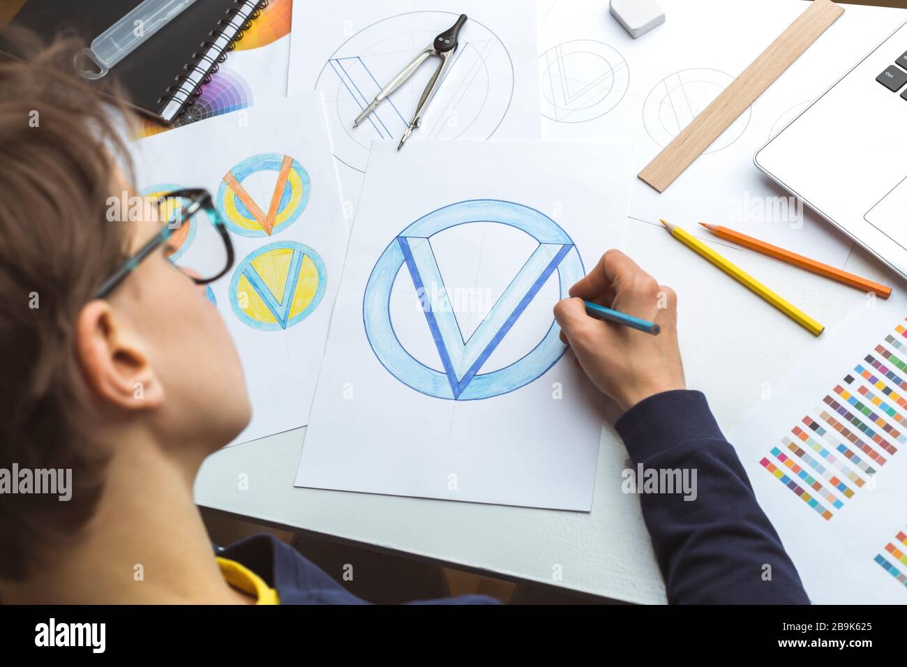 Designer draws a sketch of a brand logo Stock Photo - Alamy