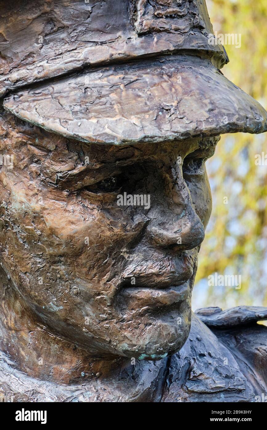 Statue to Wilfred Owen, Cae Glas Park, Oswestry, Shropshire Stock Photo - Alamy