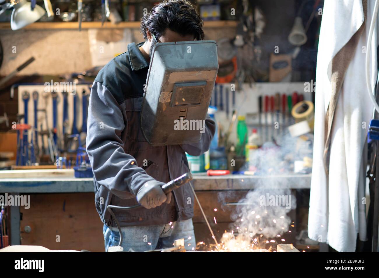 Indian welding hi-res stock photography and images - Alamy