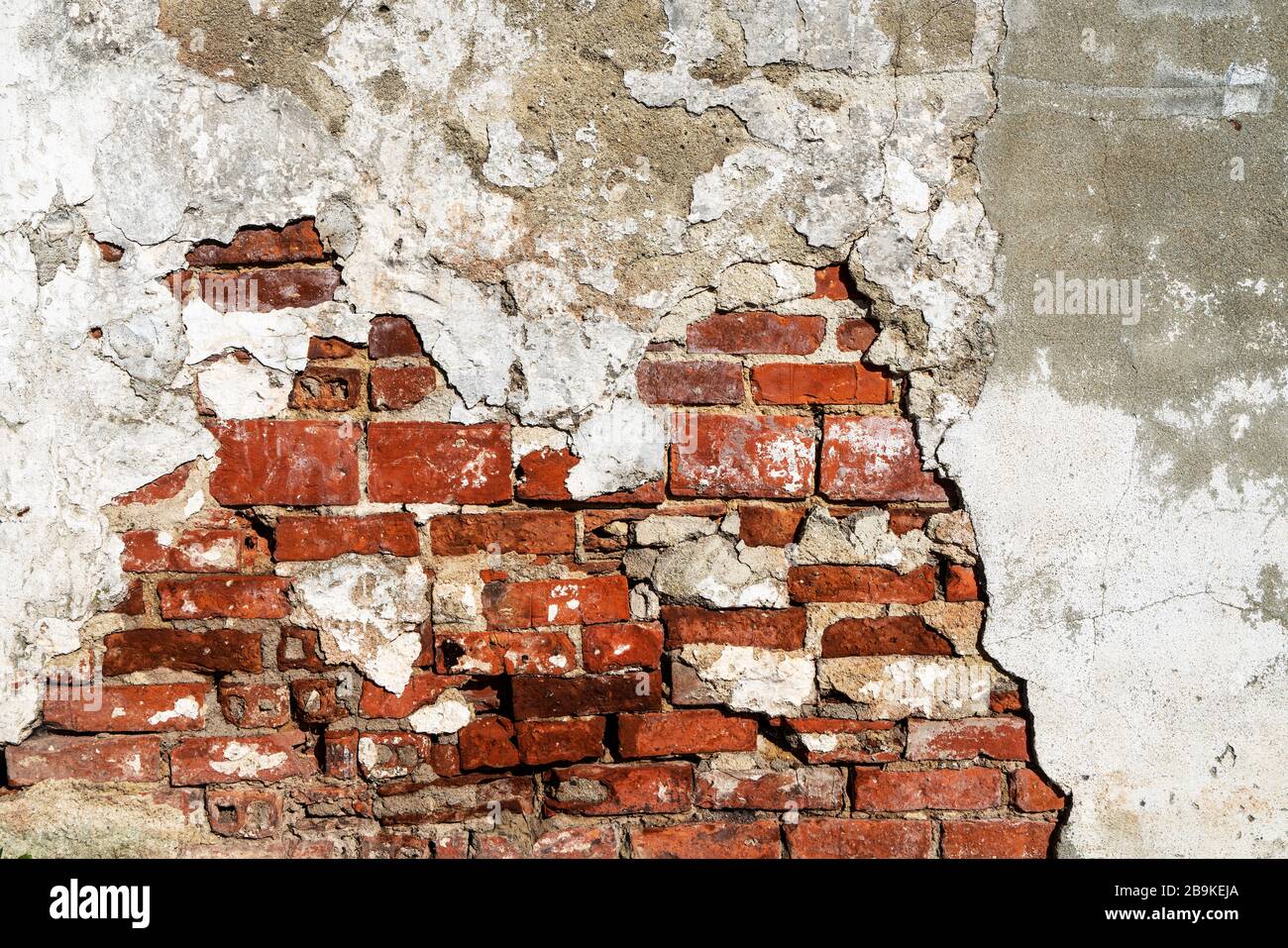 Damaged brick wall Stock Photo - Alamy