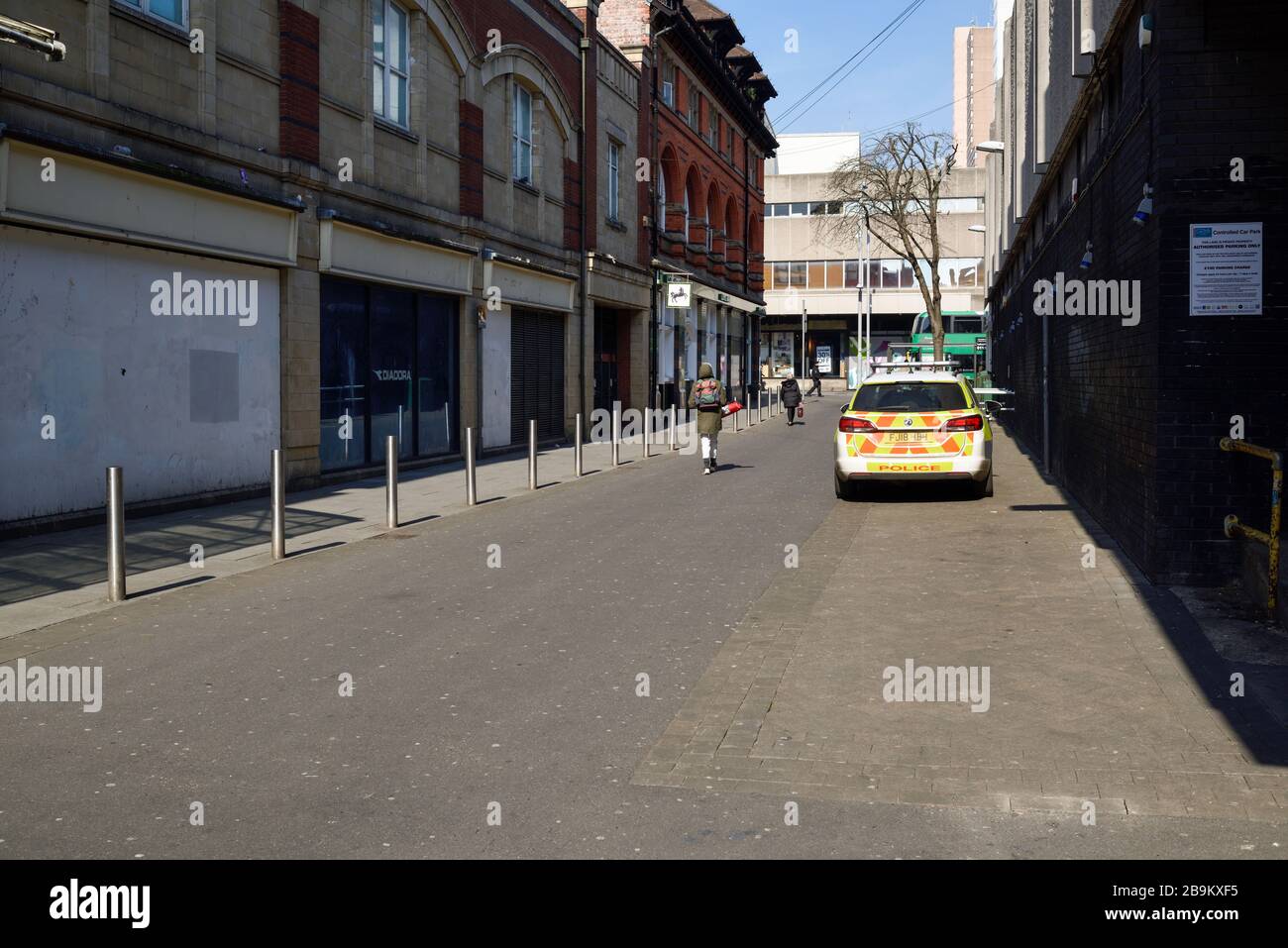 Empty streets hi-res stock photography and images - Alamy