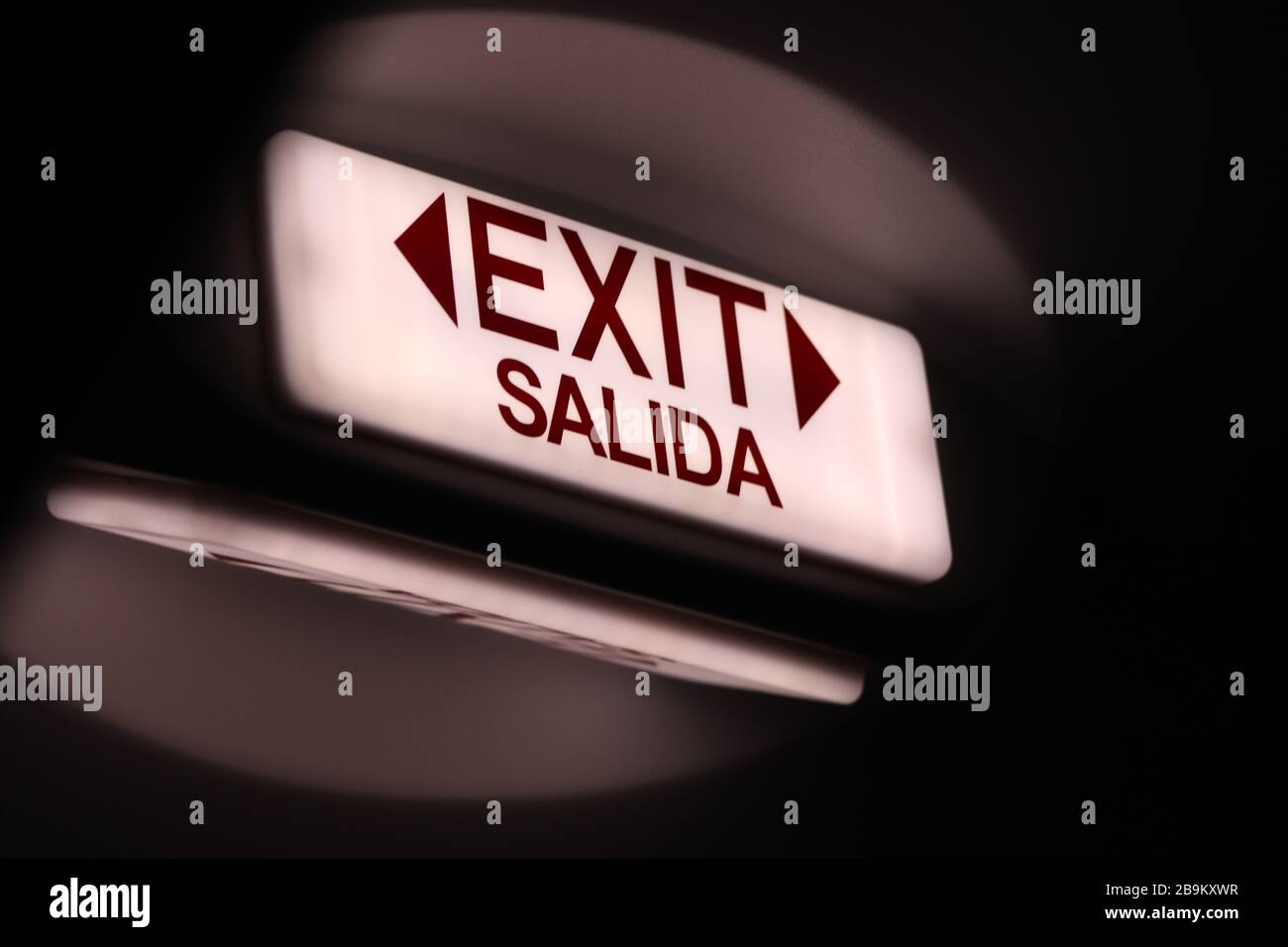 Exit salida sign hi-res stock photography and images - Alamy