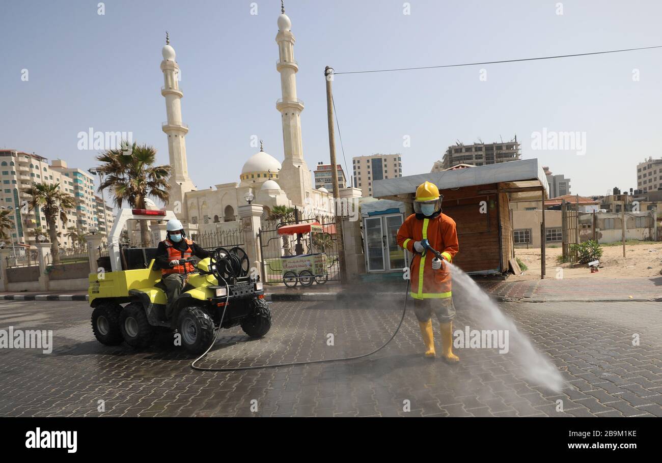 Palestinian civil defense hi-res stock photography and images - Alamy