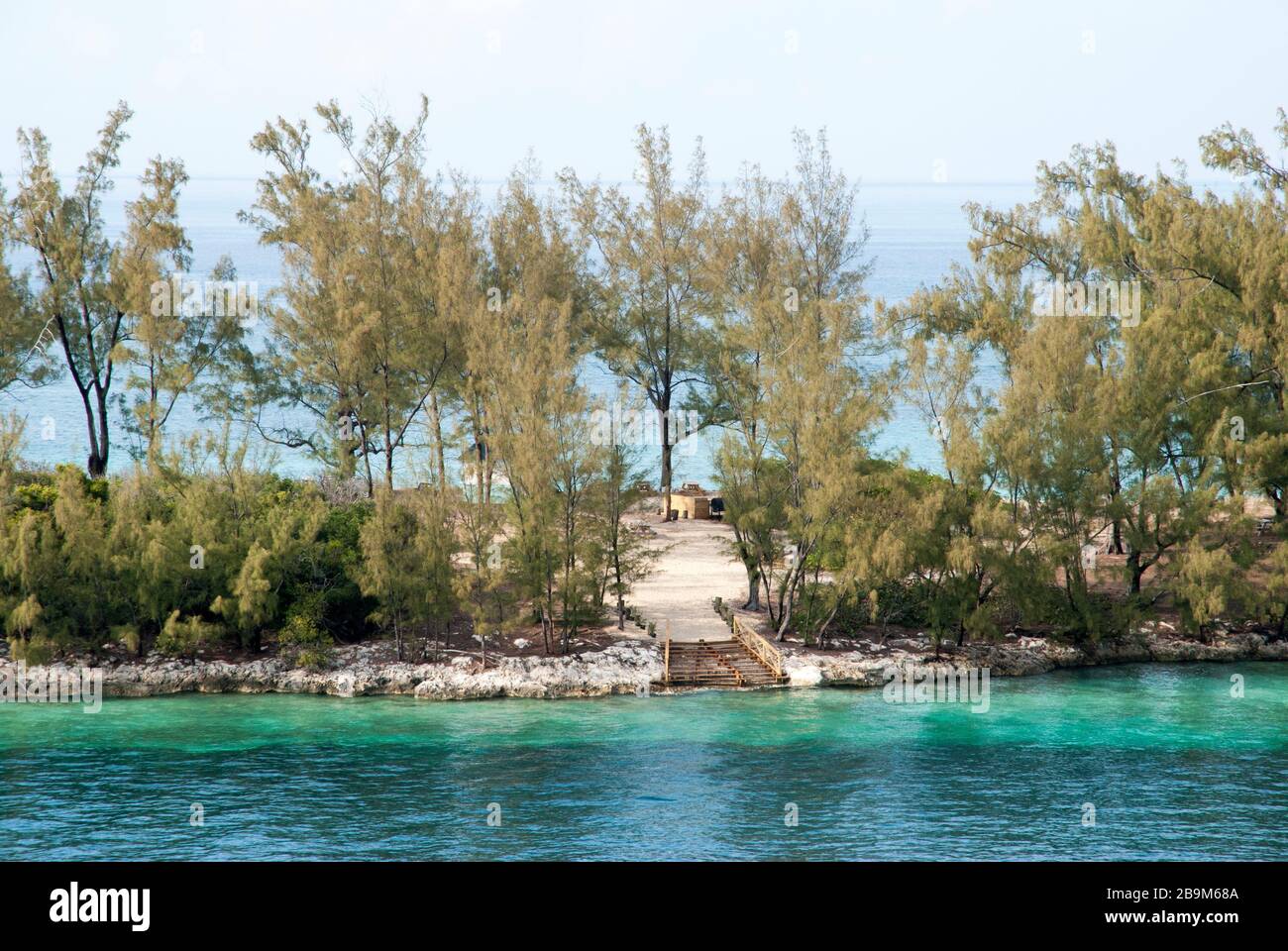 The narrow strip of Paradise Island between Nassau Harbour and ...