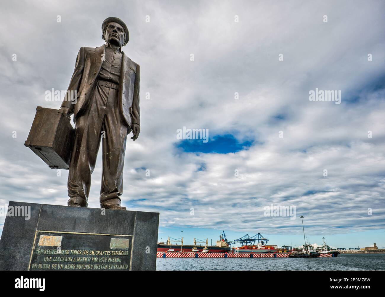 Spanish Immigrant statue, Paseo del Malecon in Veracruz, Mexico Stock ...