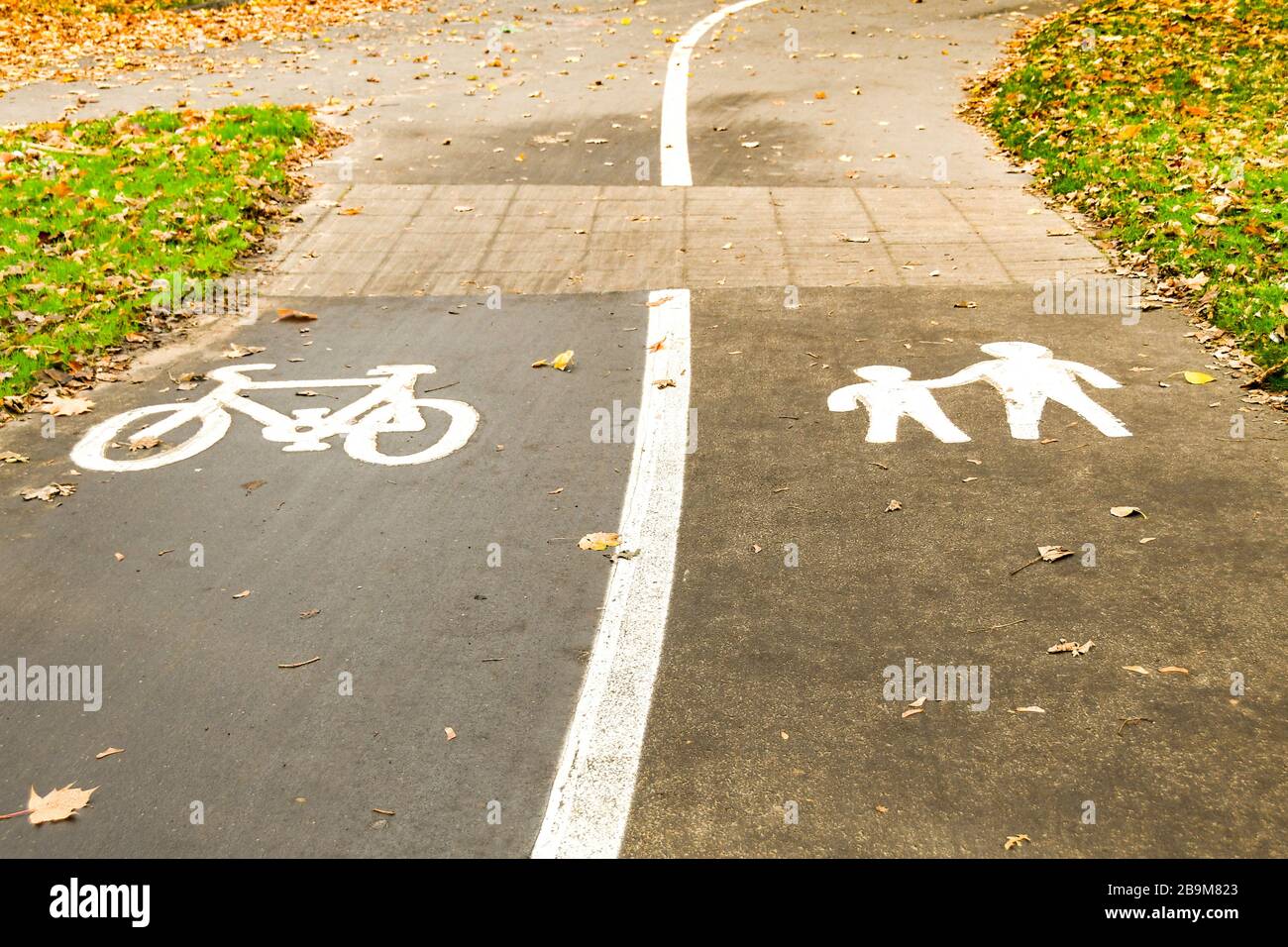 Pedestrian walking symbols symbol hi-res stock photography and images ...