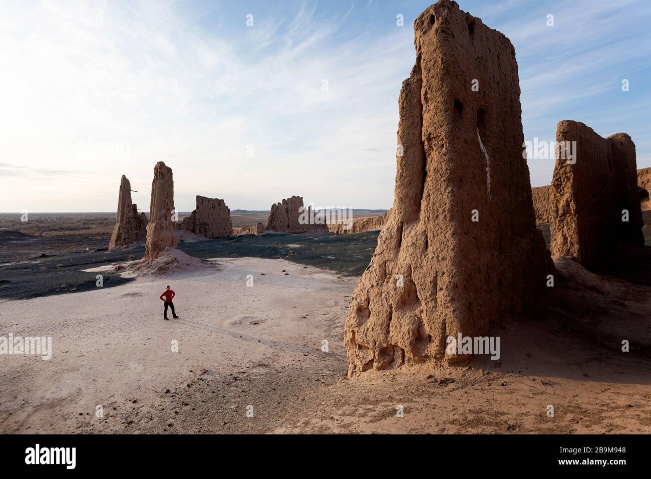 Woman desert medieval hi-res stock photography and images - Alamy
