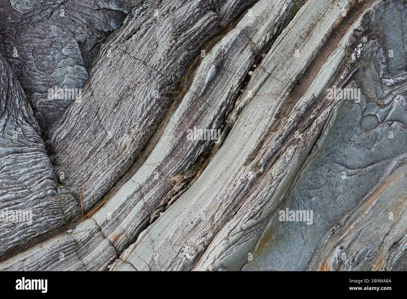Rock surface exhibiting contorted and twisted layers Stock Photo - Alamy
