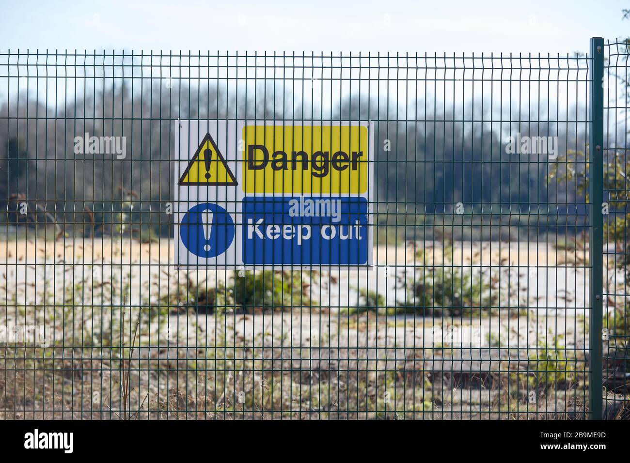 Danger sign on fence hi-res stock photography and images - Alamy